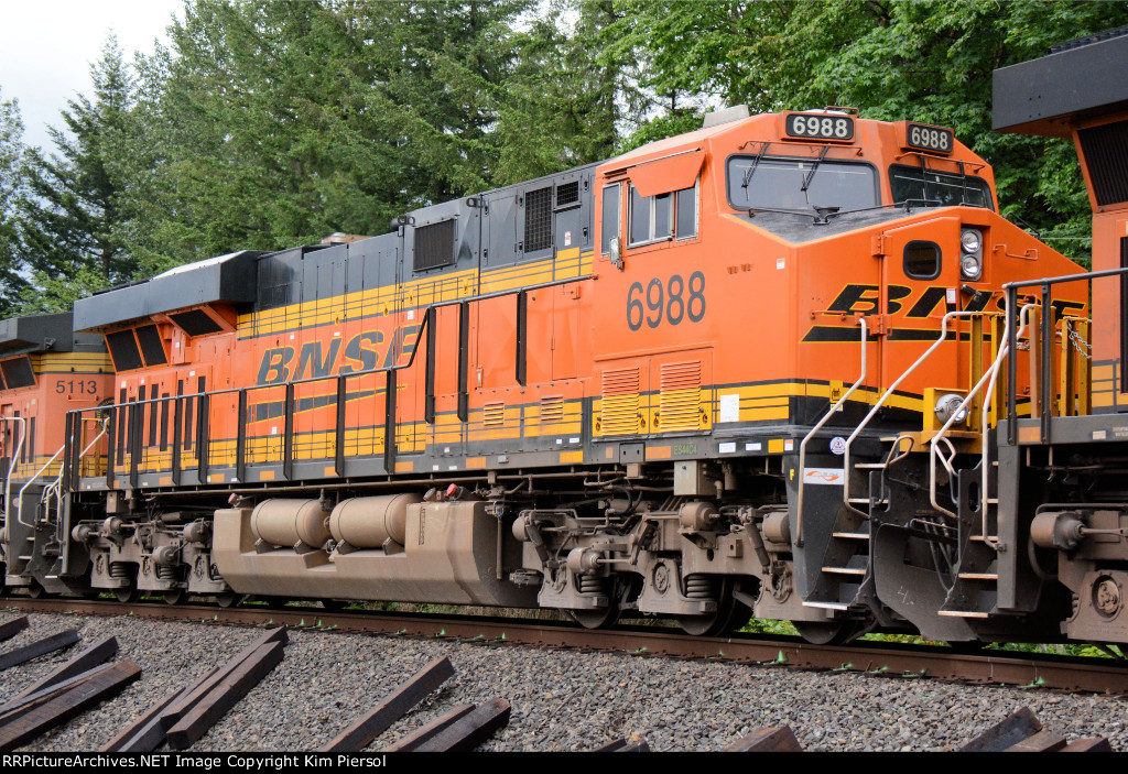BNSF 6988